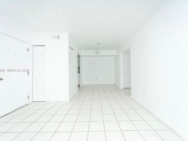 Luxury apartment complex for rent in Sweetwater, Florida