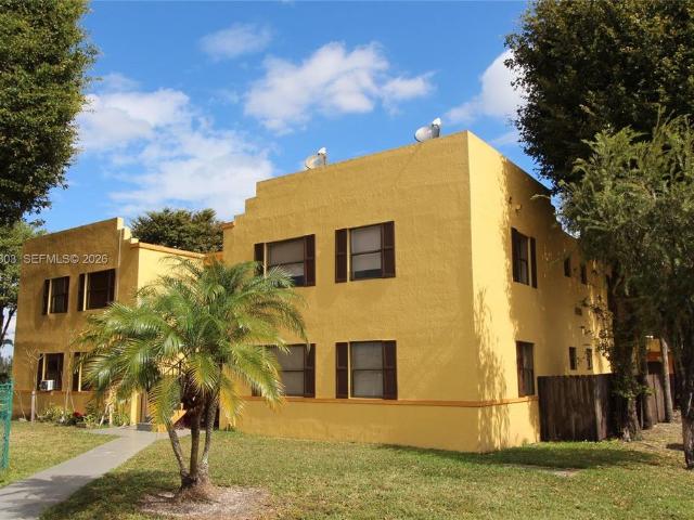 Luxury apartment complex for rent in Sweetwater, Florida