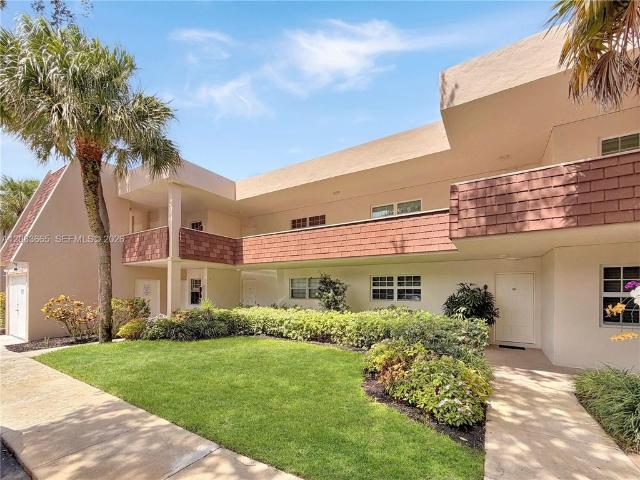 Luxury apartment complex for rent in Pompano Beach, United States