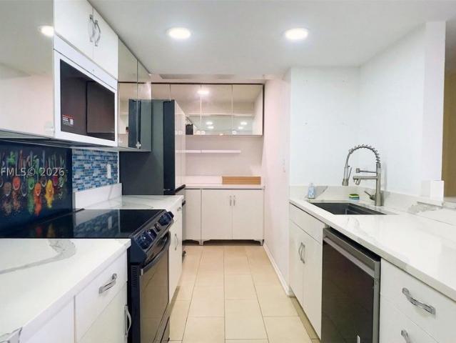 Luxury apartment complex for rent in Pompano Beach, United States