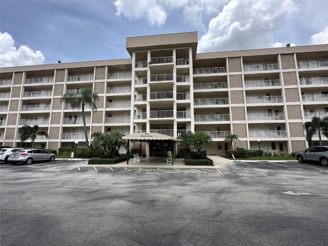 Luxury apartment complex for rent in Pompano Beach, United States