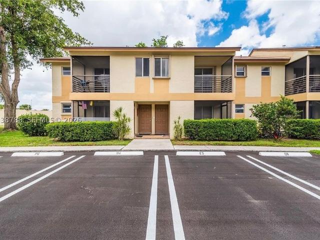 Luxury apartment complex for rent in Pompano Beach, United States