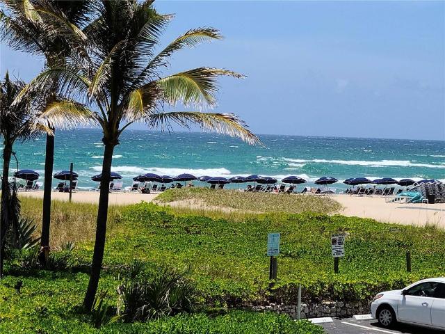 Luxury apartment complex for rent in Pompano Beach, United States