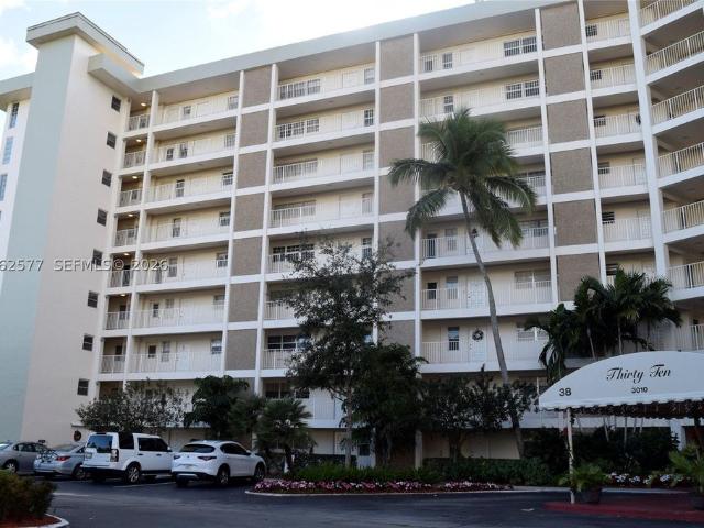 Luxury apartment complex for rent in Pompano Beach, United States