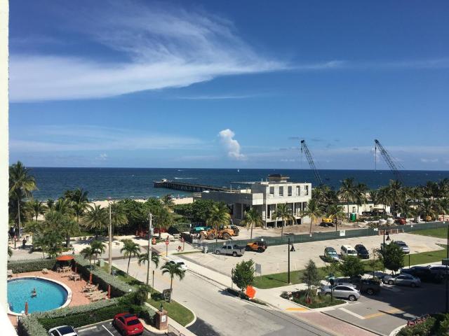 Luxury apartment complex for rent in Pompano Beach, Florida