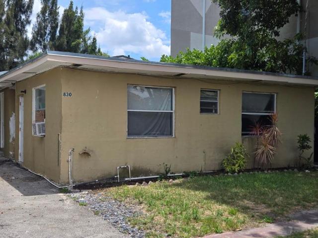 Luxury apartment complex for rent in Pompano Beach, United States