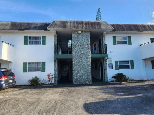 Luxury apartment complex for rent in Pompano Beach, United States