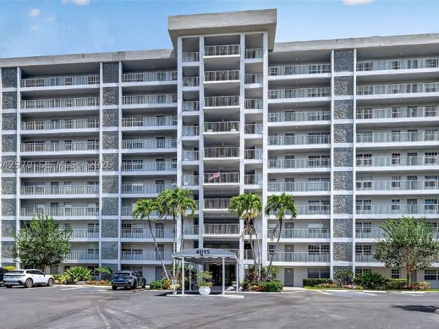 Luxury apartment complex for rent in Pompano Beach, United States
