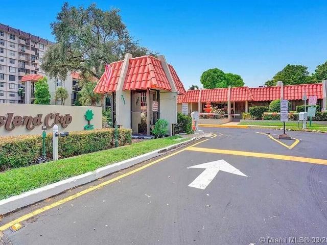 Luxury apartment complex for rent in Pompano Beach, United States