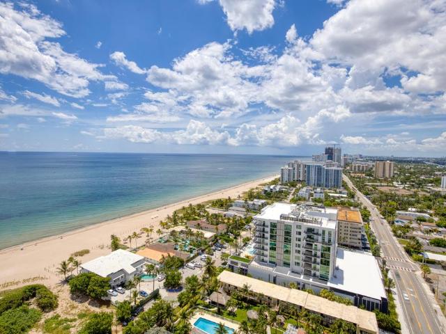 Luxury apartment complex for rent in Pompano Beach, United States