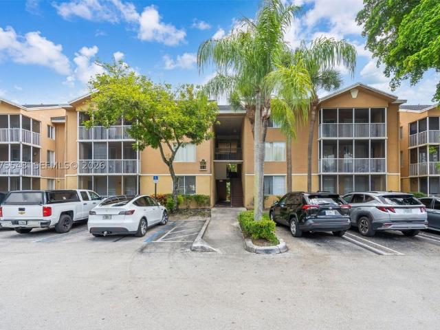 Luxury apartment complex for rent in Pompano Beach, United States