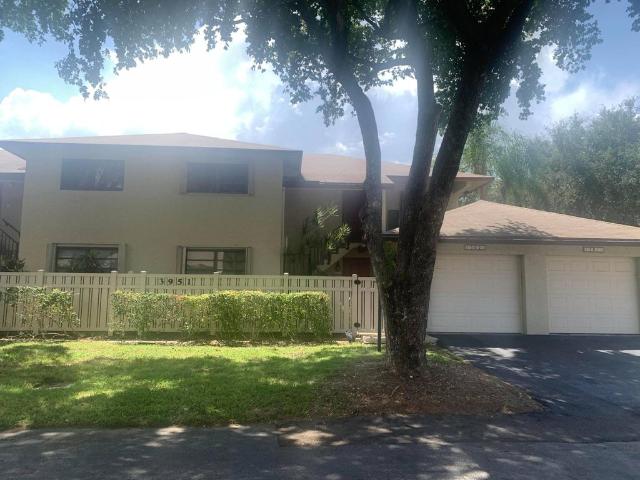 Luxury apartment complex for rent in Pompano Beach, United States