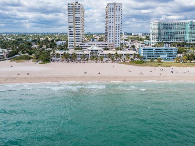 Luxury apartment complex for rent in Pompano Beach, United States