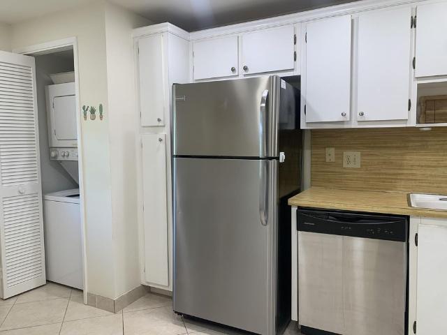 Luxury apartment complex for rent in Pompano Beach, United States