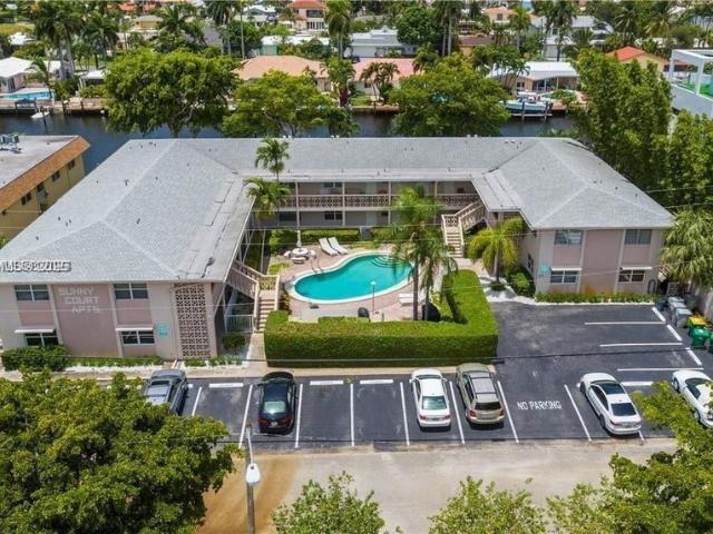 Luxury apartment complex for rent in Pompano Beach, United States