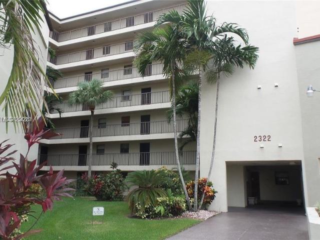 Luxury apartment complex for rent in Pompano Beach, United States