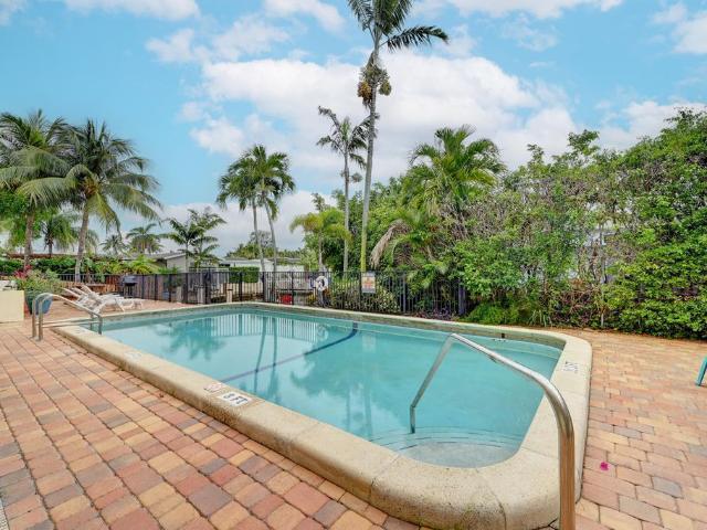 Luxury apartment complex for rent in Pompano Beach, United States