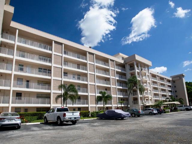 Luxury apartment complex for rent in Pompano Beach, United States