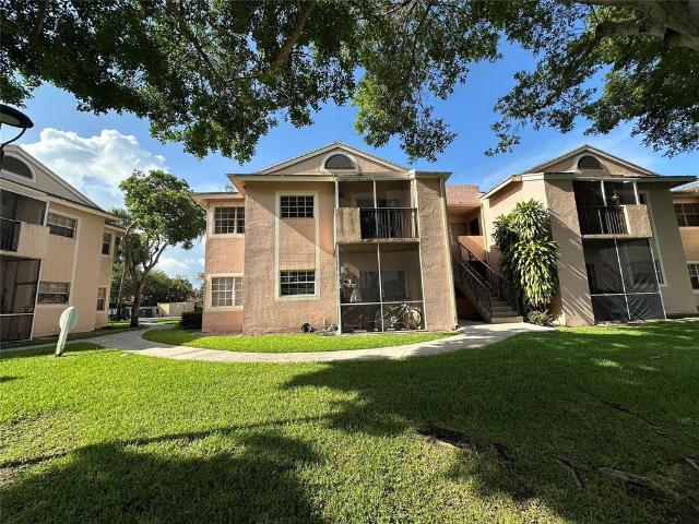 Luxury apartment complex for rent in Pompano Beach, United States