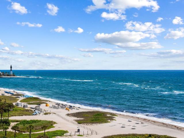 Luxury apartment complex for rent in Pompano Beach, United States