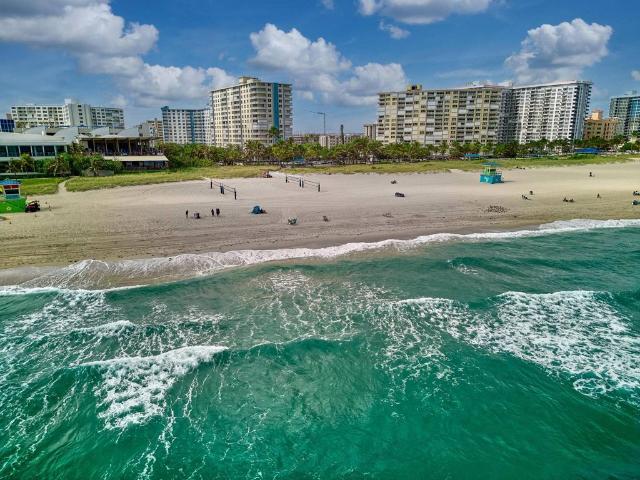 Luxury apartment complex for rent in Pompano Beach, United States