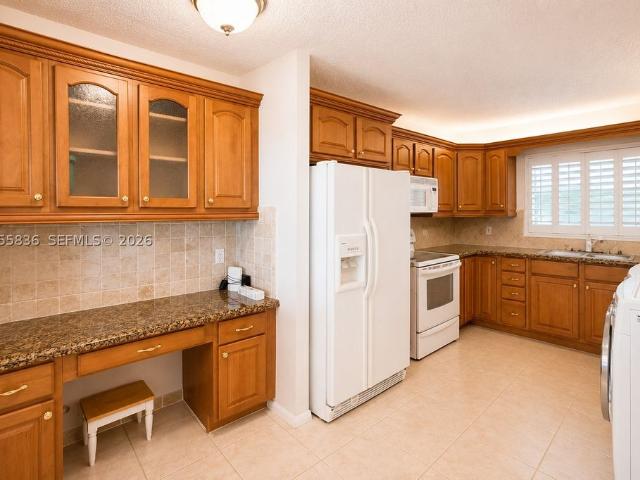 Luxury apartment complex for rent in Pompano Beach, United States