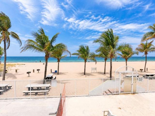 Luxury apartment complex for rent in Pompano Beach, Florida