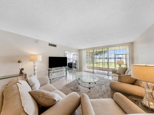 Luxury apartment complex for rent in Pompano Beach, Florida