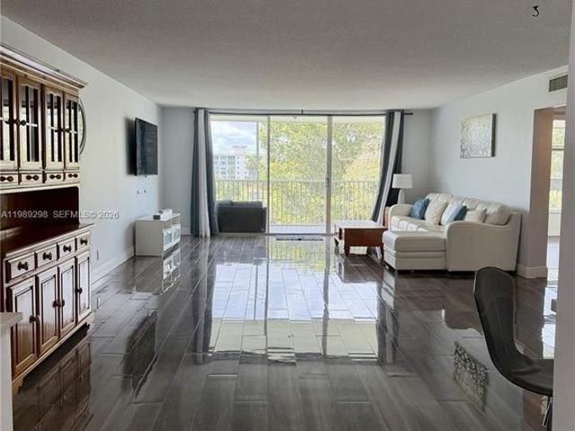 Luxury apartment complex for rent in Pompano Beach, Florida