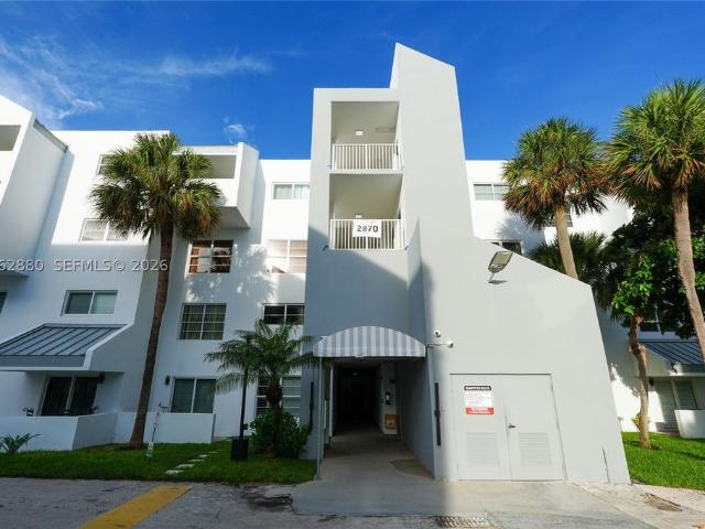 Luxury apartment complex for rent in Pompano Beach, Florida