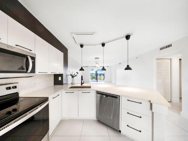 Luxury apartment complex for rent in Pompano Beach, Florida