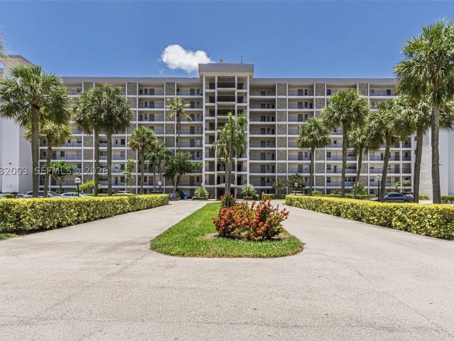 Luxury apartment complex for rent in Pompano Beach, Florida