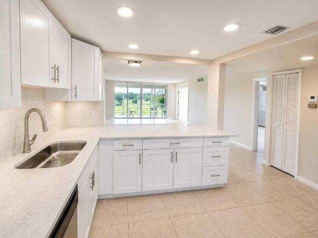 Luxury apartment complex for rent in Pompano Beach, Florida