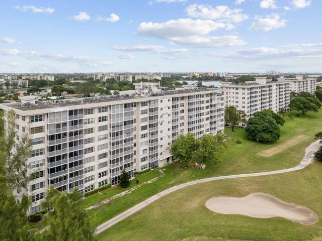 Luxury apartment complex for rent in Pompano Beach, Florida