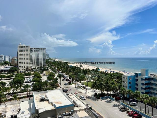 Luxury apartment complex for rent in Pompano Beach, Florida