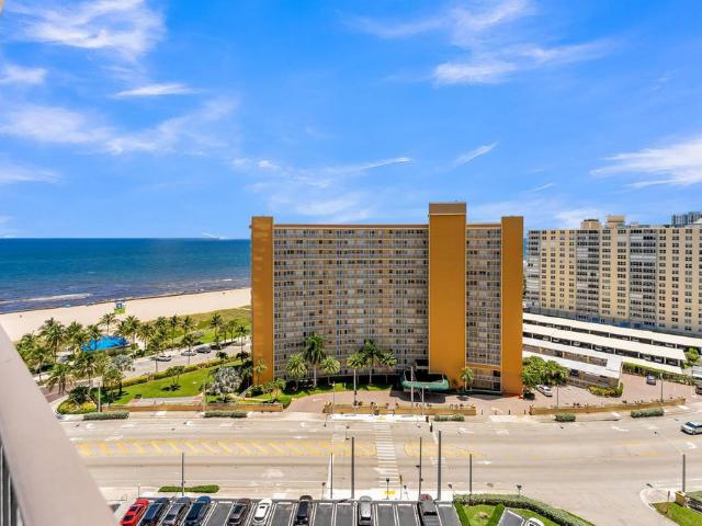 Luxury apartment complex for rent in Pompano Beach, Florida