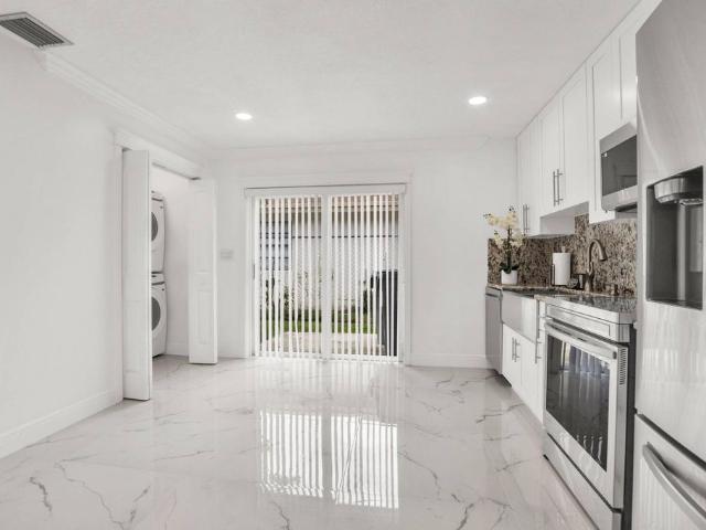 Luxury apartment complex for rent in Pompano Beach, Florida