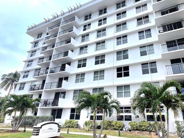 Luxury apartment complex for rent in Pompano Beach, Florida