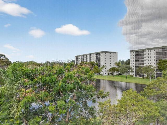 Luxury apartment complex for rent in Pompano Beach, Florida