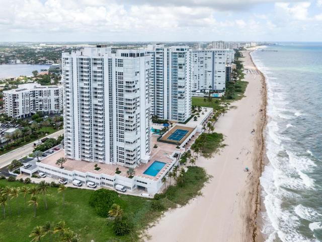 Luxury apartment complex for rent in Pompano Beach, Florida