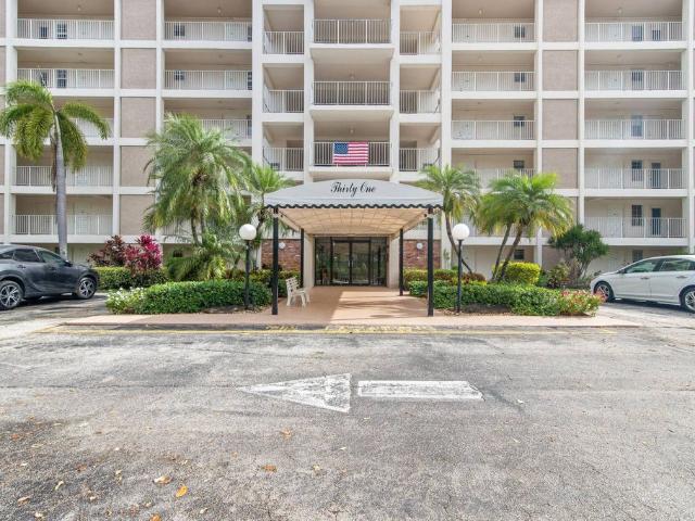 Luxury apartment complex for rent in Pompano Beach, Florida