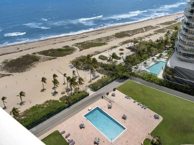 Luxury apartment complex for rent in Pompano Beach, Florida