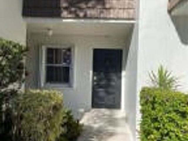 Luxury apartment complex for rent in Pompano Beach, Florida