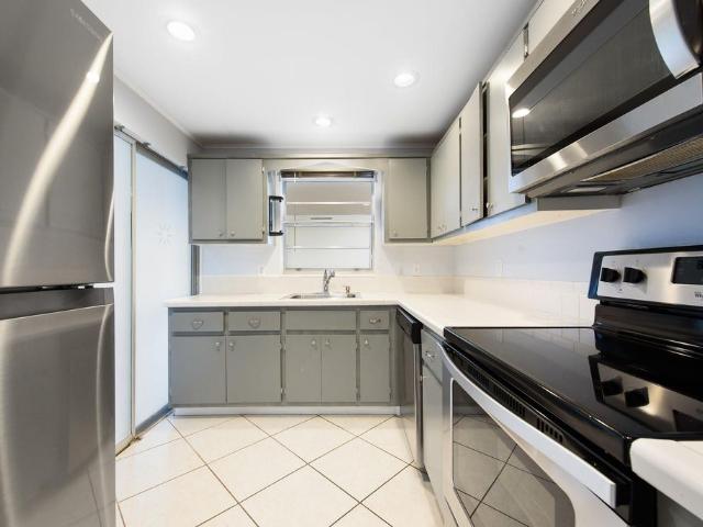 Luxury apartment complex for rent in Pompano Beach, Florida