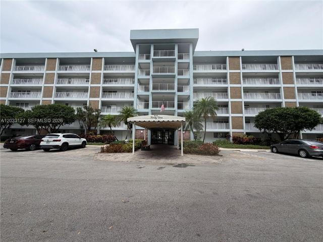 Luxury apartment complex for rent in Pompano Beach, Florida