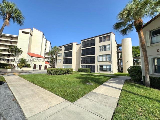 Luxury apartment complex for rent in Pompano Beach, Florida