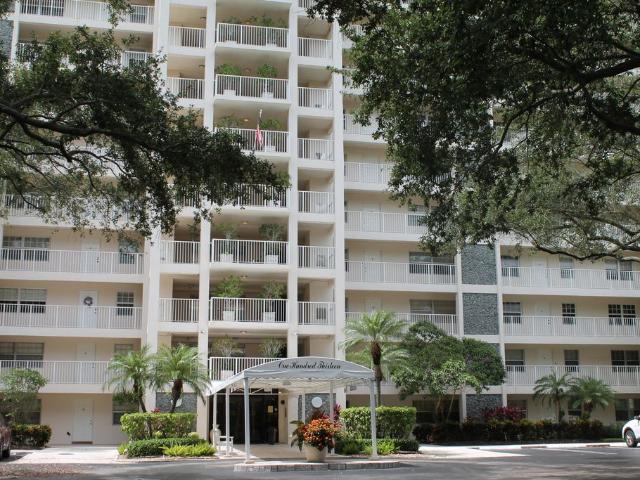 Luxury apartment complex for rent in Pompano Beach, Florida