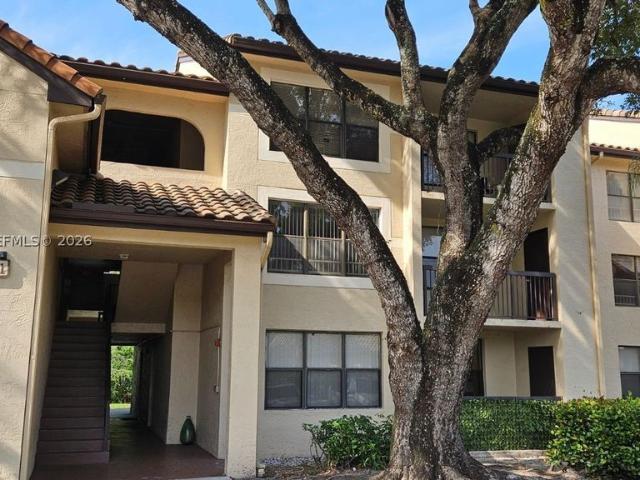Luxury apartment complex for rent in Pompano Beach, Florida