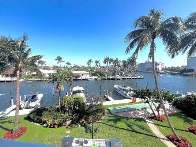 Luxury apartment complex for rent in Pompano Beach, Florida