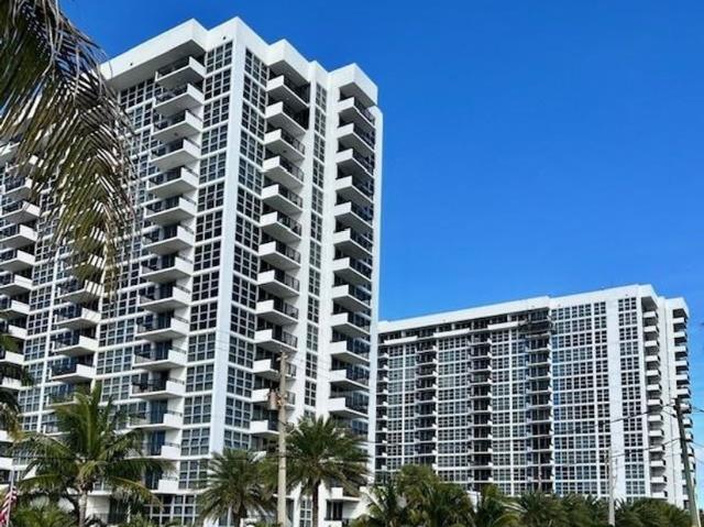 Luxury apartment complex for rent in Pompano Beach, Florida